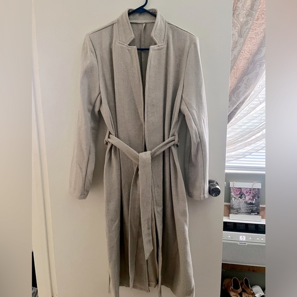 Jackets & Coats | Large Cream Color Padded Shoulder Trench Coat | Poshmark